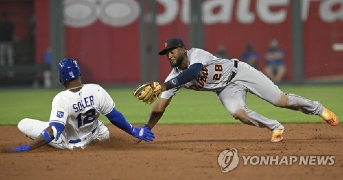 Tigers Royals Baseball