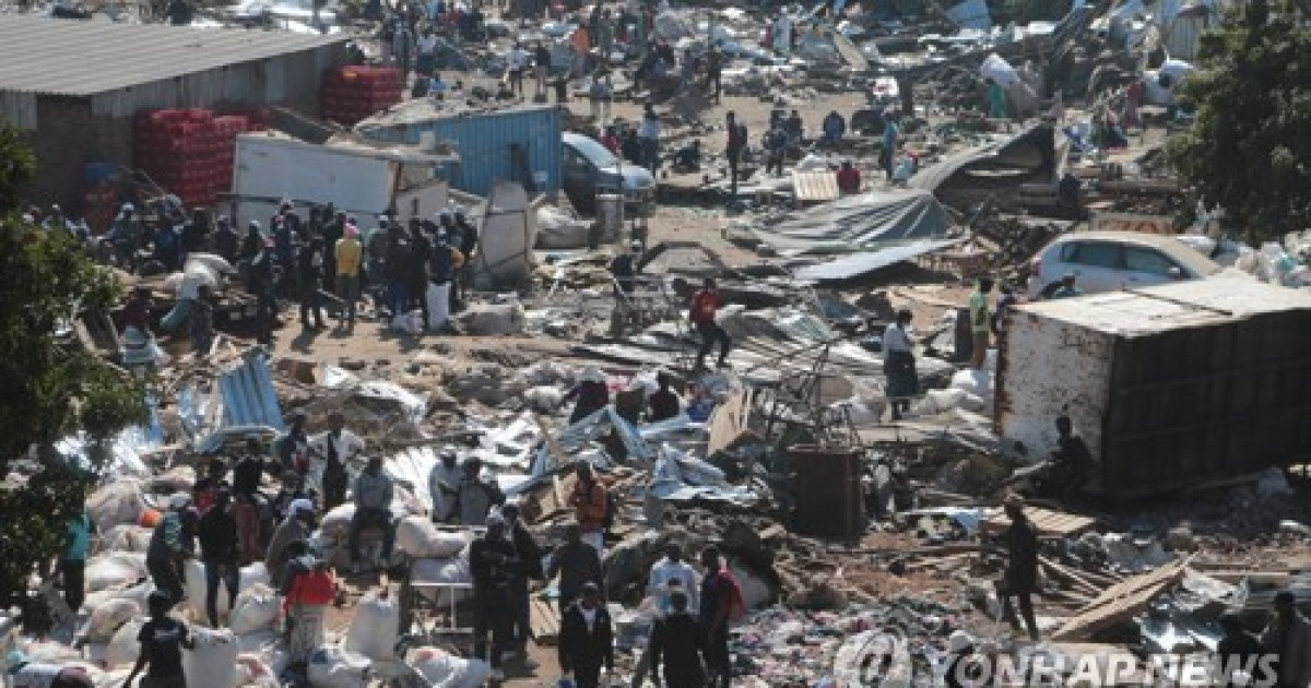 ZIMBABWE ECONOMY-DESTRUCTION OF VENDING STALLS