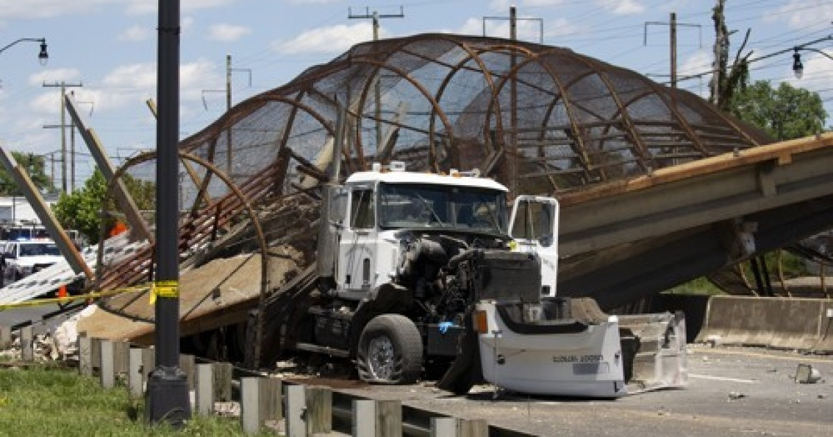 USA COLLAPSED BRIDGE WASHINGTON