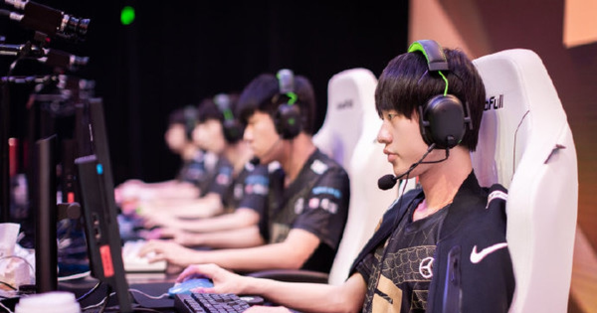 [LPL] 승리 공식 발견한 RNG, RW에 2-0 승리 (RNG vs RW)