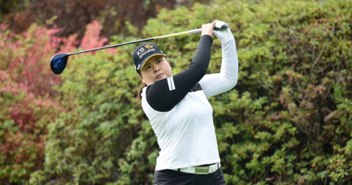 박인비, KPMG 여자 PGA 2R 공동 7위..선두와 6타 차