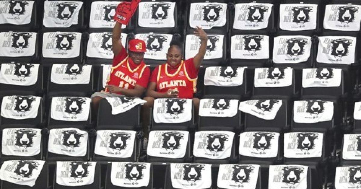 Hawks Bucks Basketball