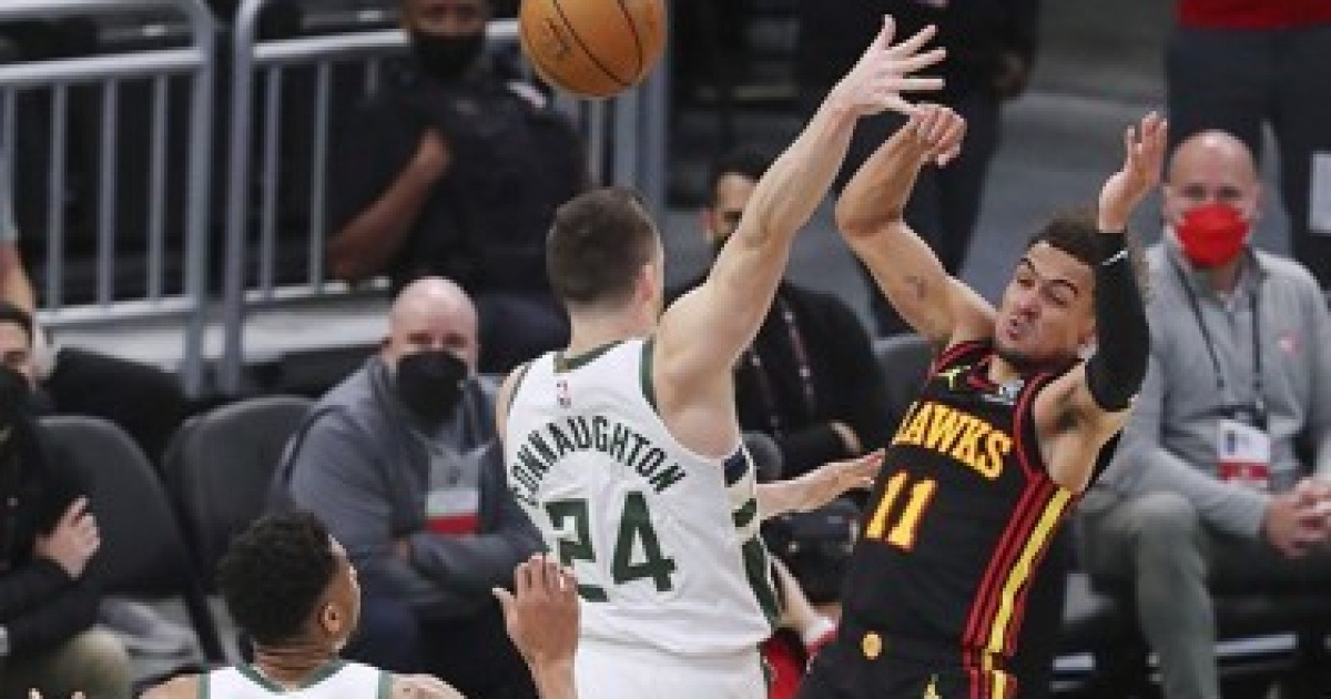 Hawks Bucks Basketball