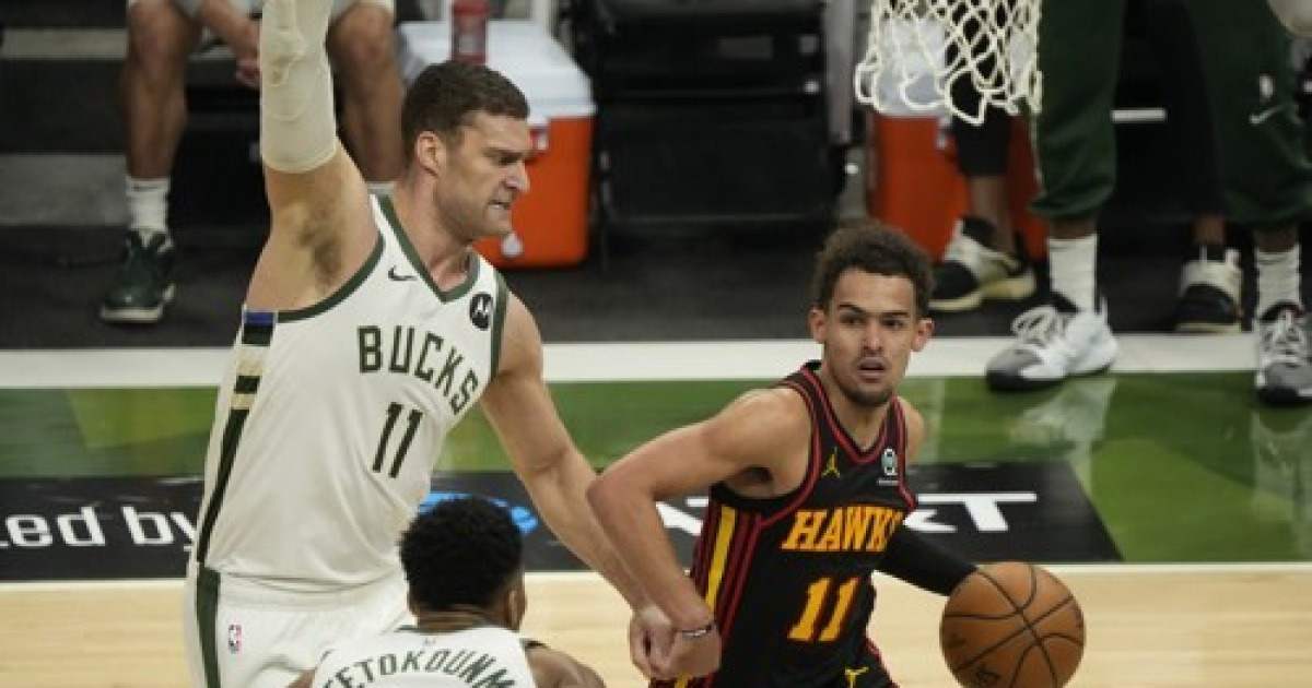 Hawks Bucks Basketball