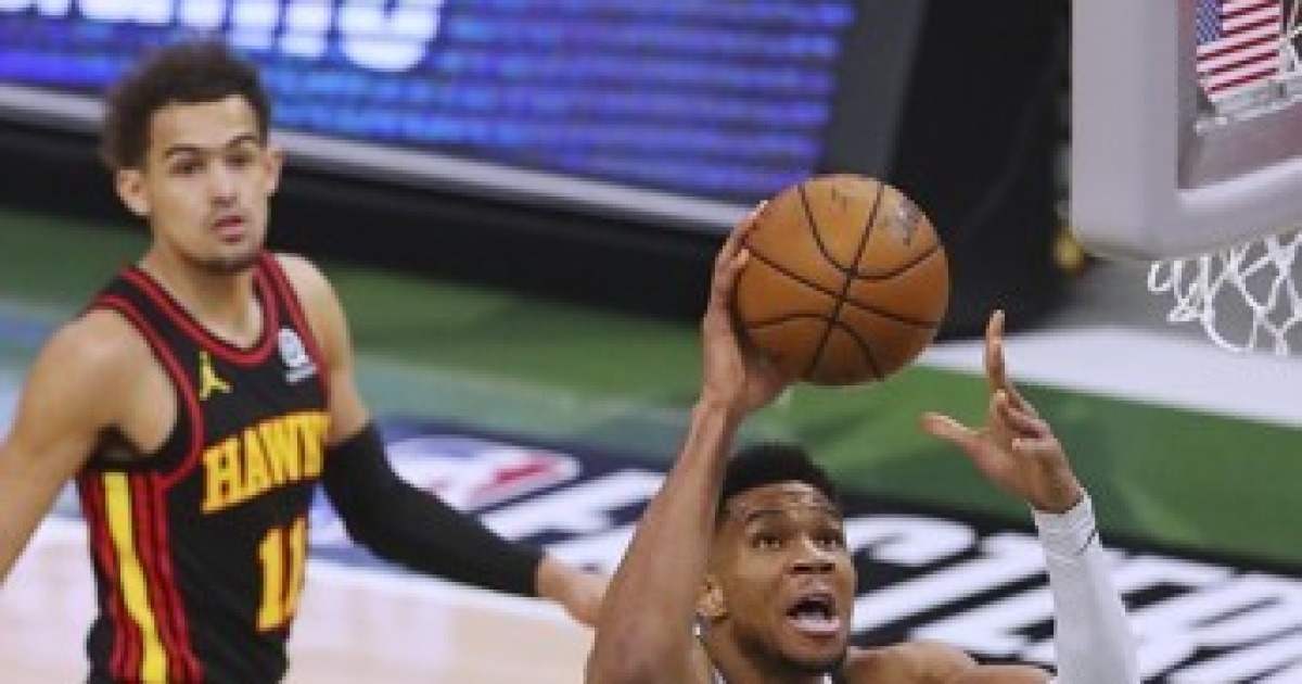 Hawks Bucks Basketball