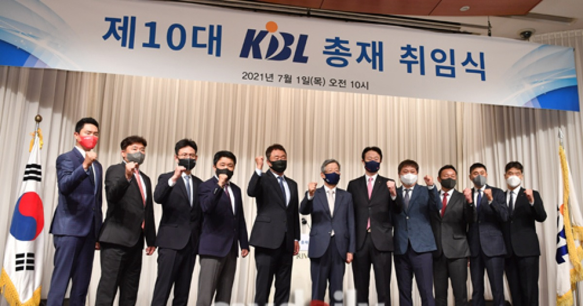 [MD포토] 김희옥 KBL 총재 취임식 'KBL 10구단 감독들과 함께'