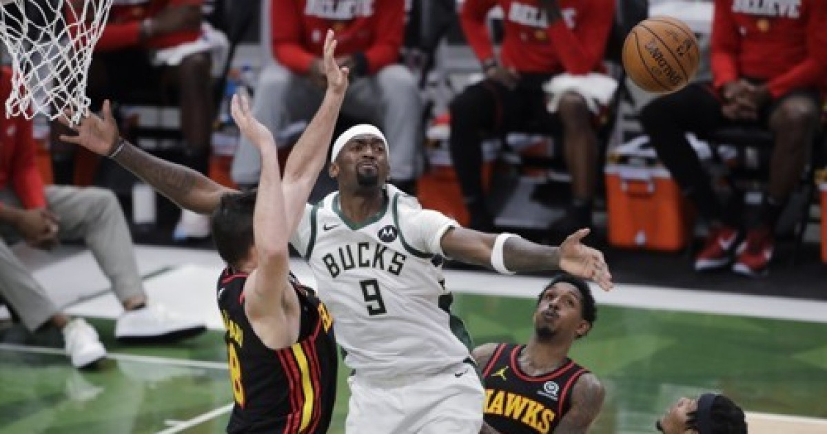 Hawks Bucks Basketball