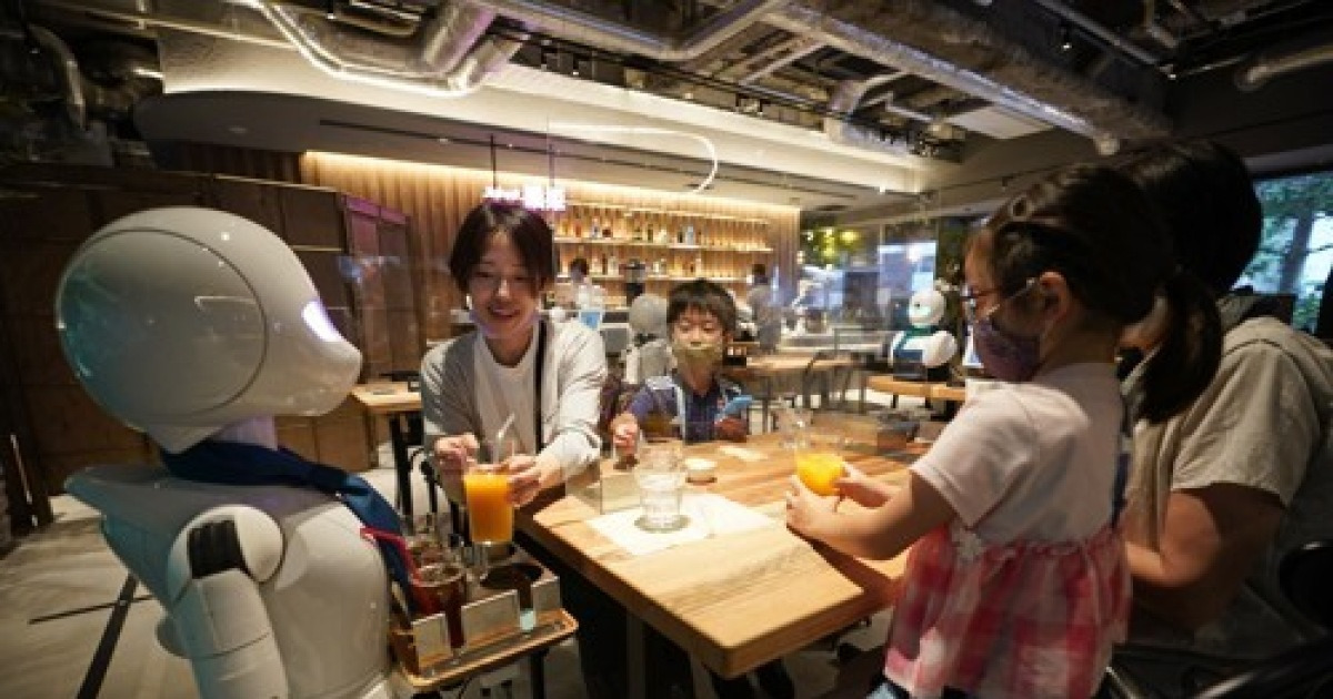 JAPAN ROBOT CAFE