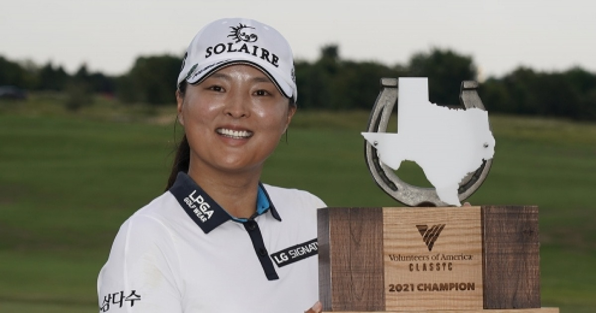 세계2위로 밀려난 고진영, 1주일만에 보란 듯 우승 [LPGA VOA클래식]