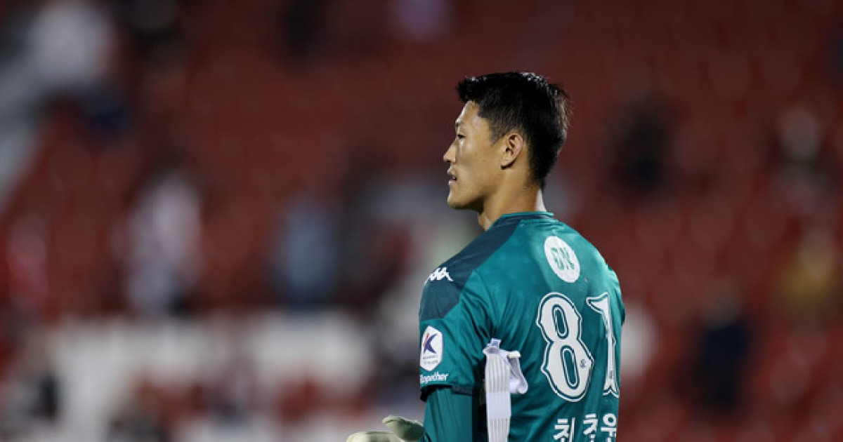 '선방쇼' 부천 최철원, K리그2 19R MVP 선정..'베스트 11은 김천이 점령'