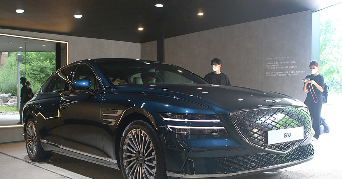 제네시스, 첫 전기차 'G80 전동화 모델' 출시..8,281만원