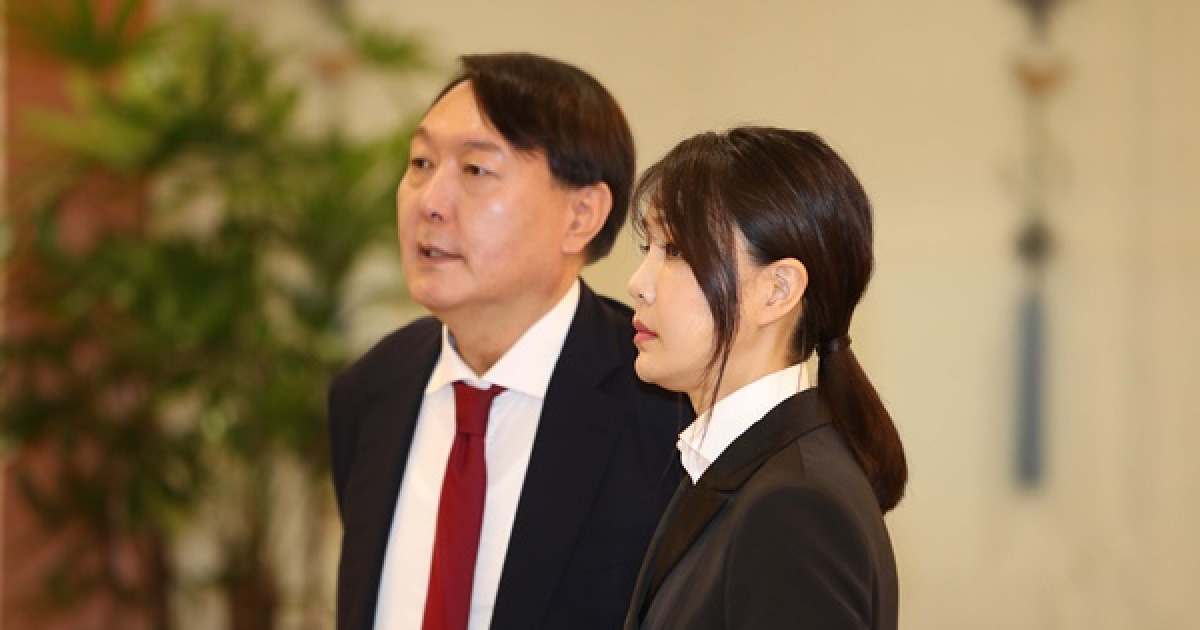 박사 논문에 '회원 유지'를 영어로 'member yuji'라고 쓴 김건희.. 국민대, 조사 착수