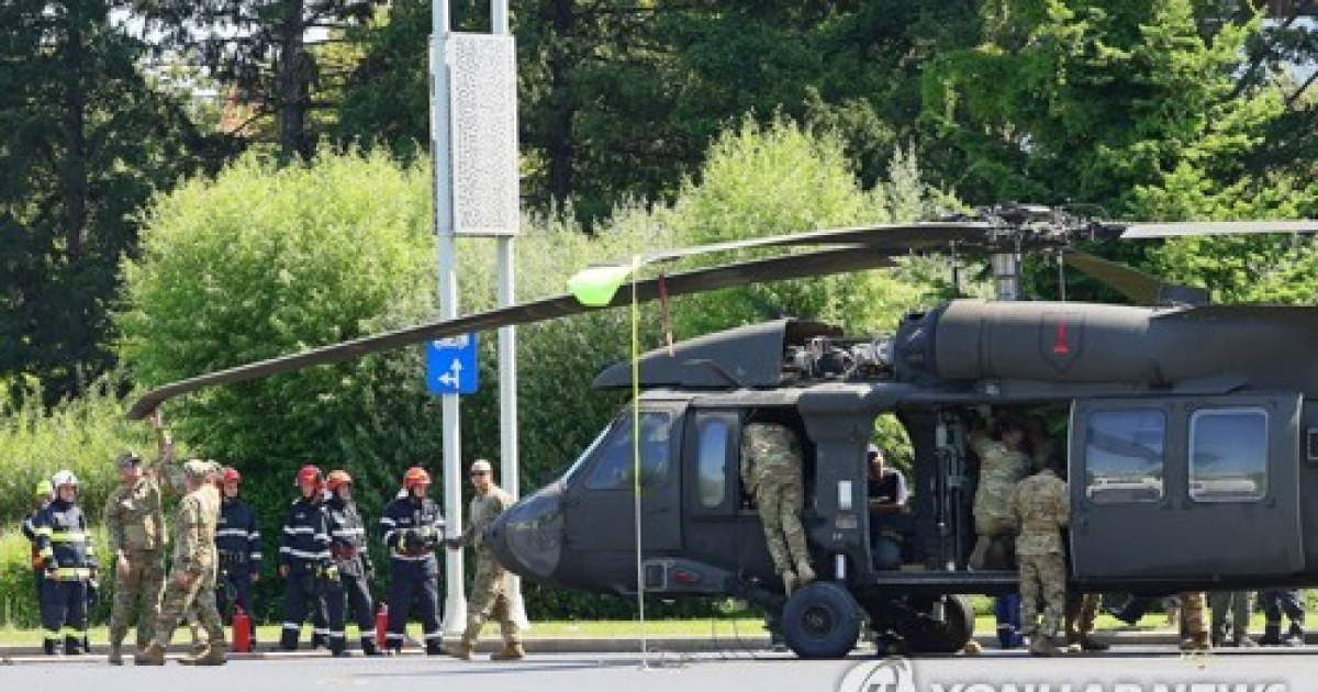 ROMANIA USA BLACK HAWK HELLICOPTER EMERGENCY LANDING