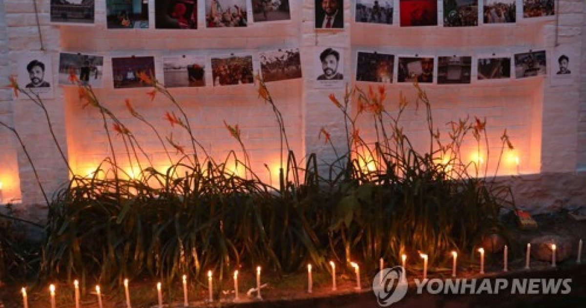 INDIA KASHMIR CANDLE VIGIL