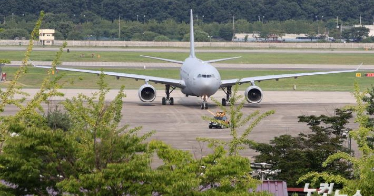 서울공항 도착한 KC-330