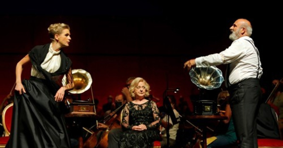 SPAIN MUSICAL REHEARSAL