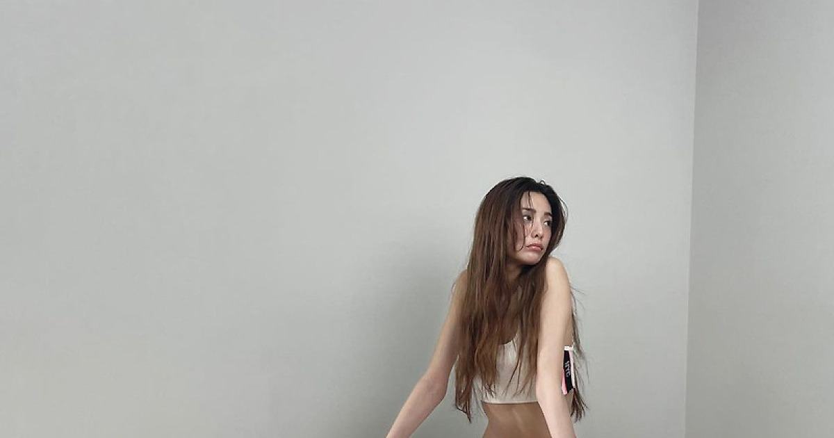 나나, '171cm·48kg'라더니 갈비뼈 드러난 잘록 허리..세계 미녀 2위 과감한 노출