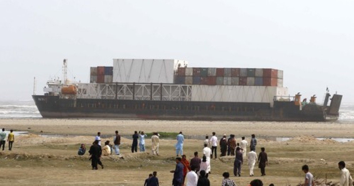 PAKISTAN CARGO VESSEL STRANDED
