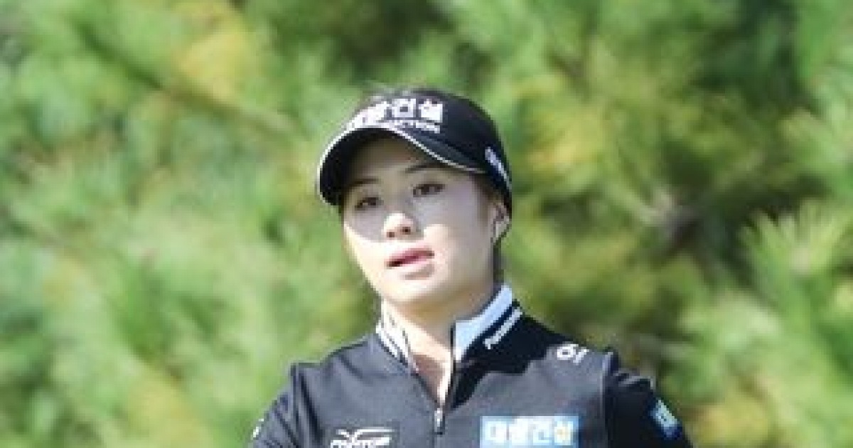 이정은6, LPGA 에비앙챔피언십 2R 단독 선두