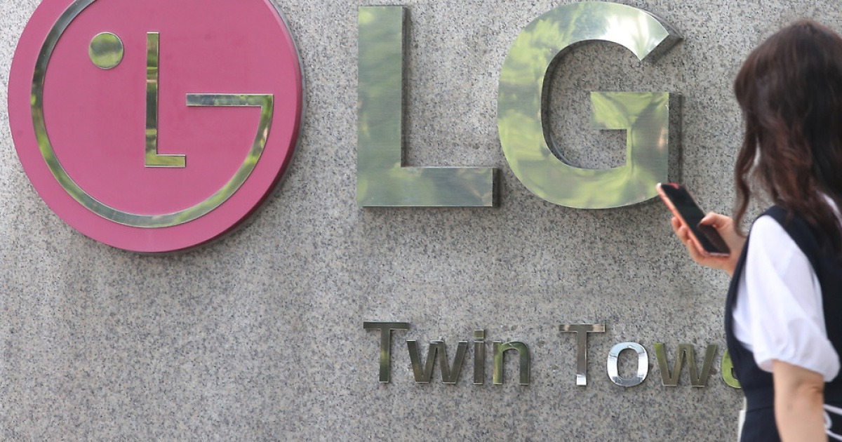 iPhones likely to be sold at LG stores