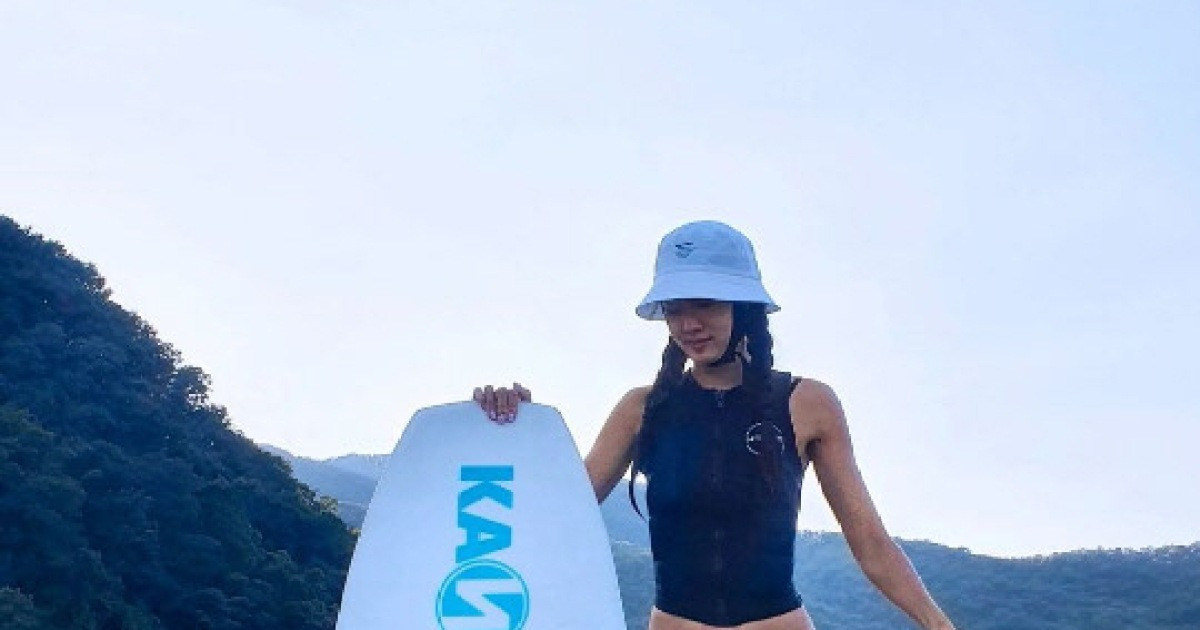 최여진 겨우 가린 손바닥 수영복 갑자기 분위기 서핑 모델