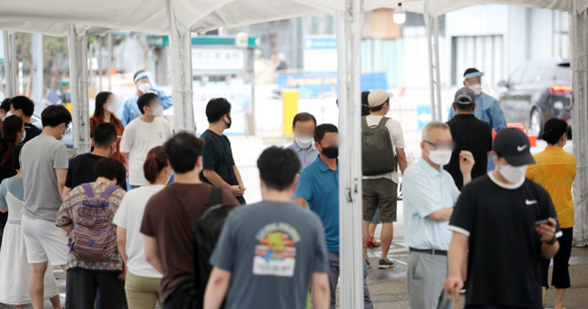 오후 6시 기준 서울 신규확진 422명 전날보다 172명↑