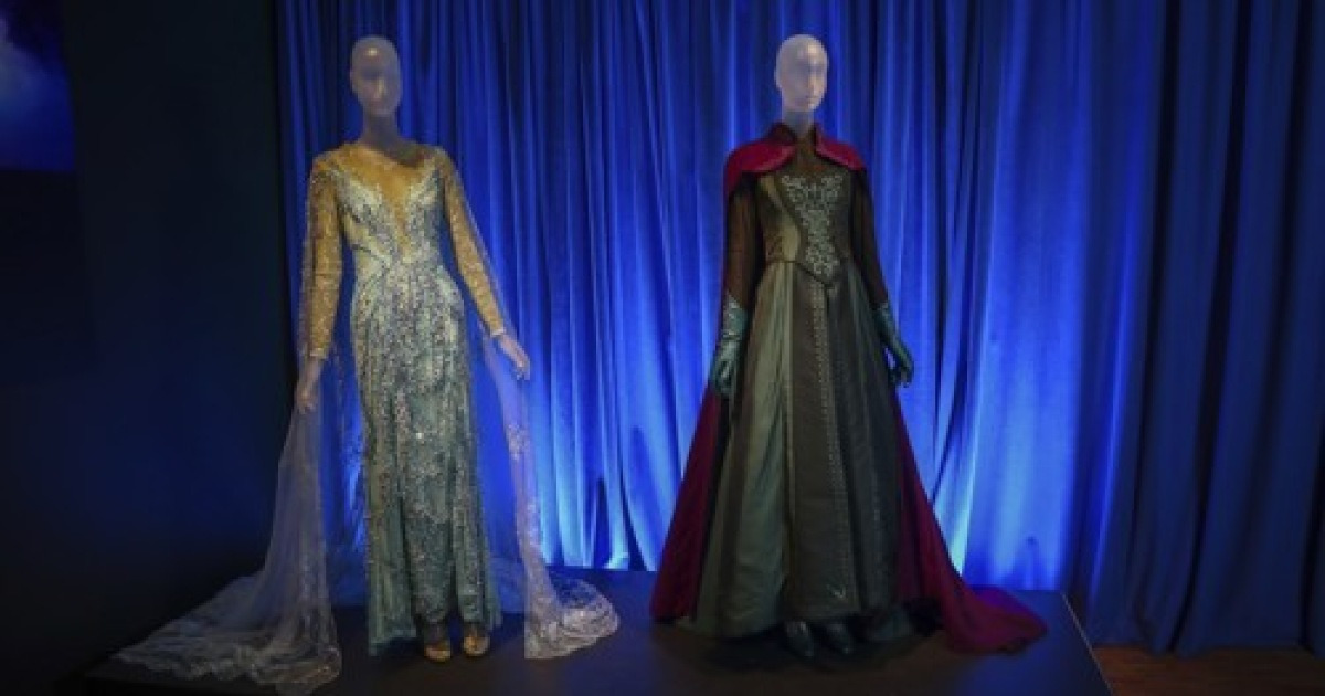 Showstoppers! Spectacular Costumes from Stage and Screen