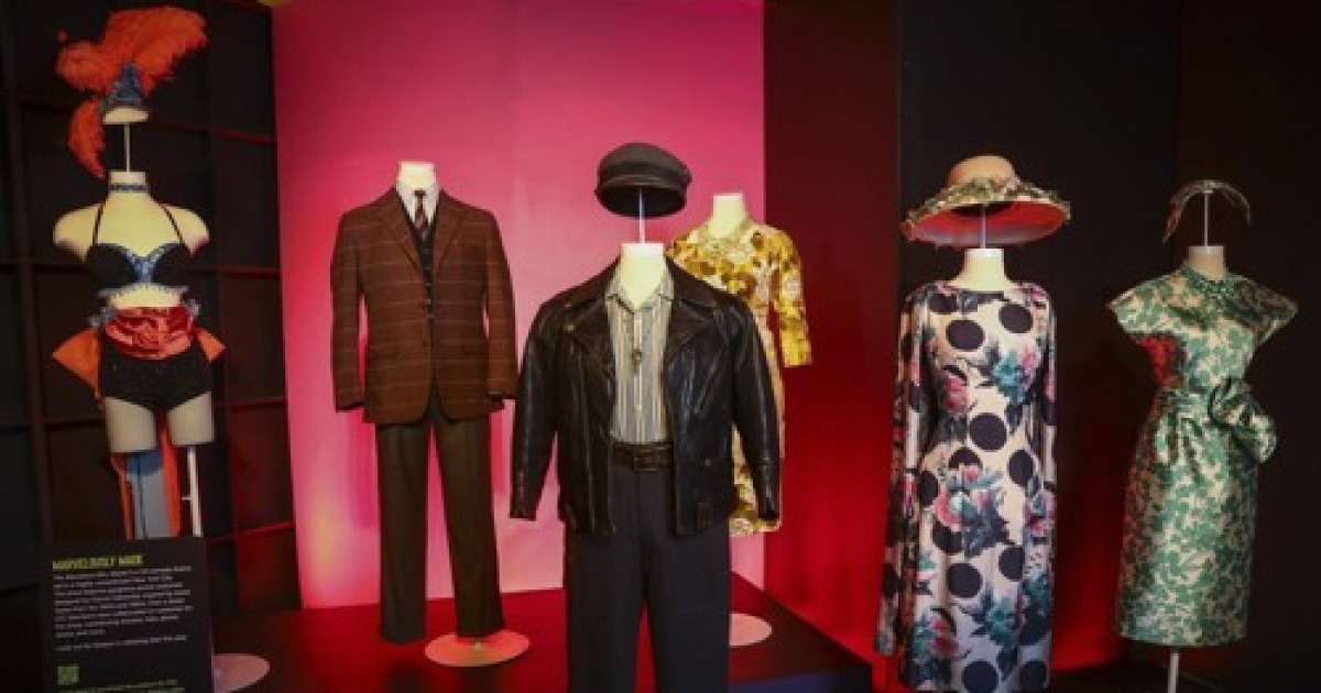 Showstoppers! Spectacular Costumes from Stage and Screen