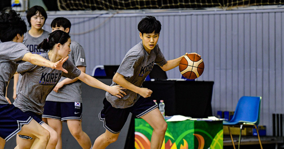 [JB포토] U19 여자농구월드컵, 골밑으로 돌파하는 박진영