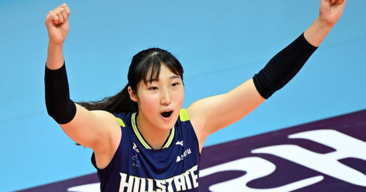 '결승전 17득점 활약' 정지윤, KOVO컵 MVP 수상..MIP는 강소휘 [오!쎈 의정부]