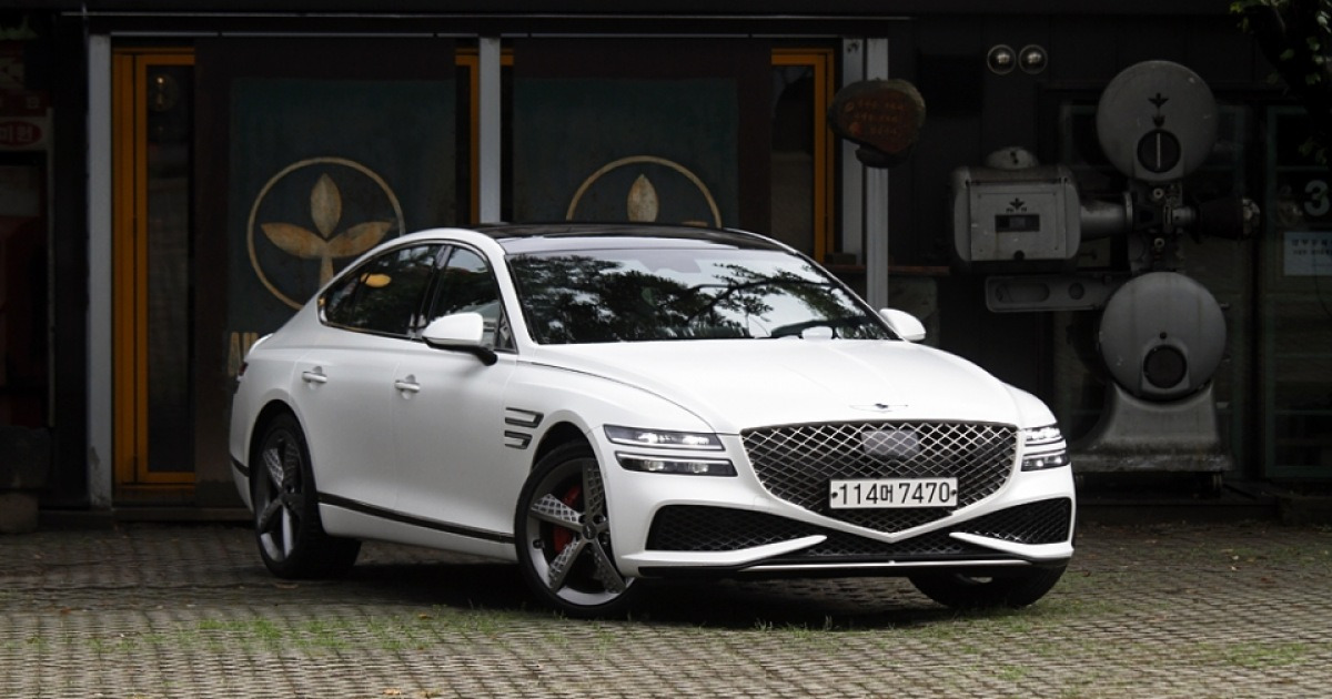 [시승기] 제네시스 G80 스포츠 '같은 380마력인데.. 마법의 스포츠 패키지' | 지피코리아