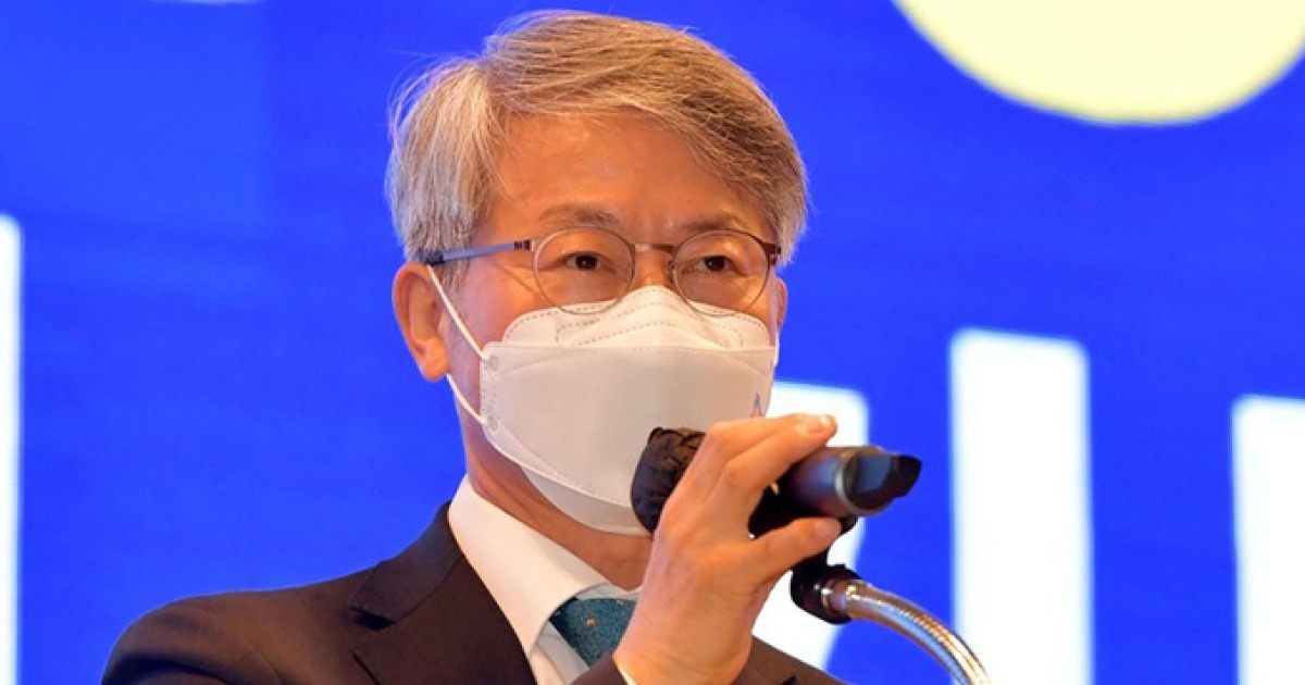 최강욱 "김웅 인터뷰, 자기가 쓴 고발장 아니라는 자백"..민형배 "GSGGD"