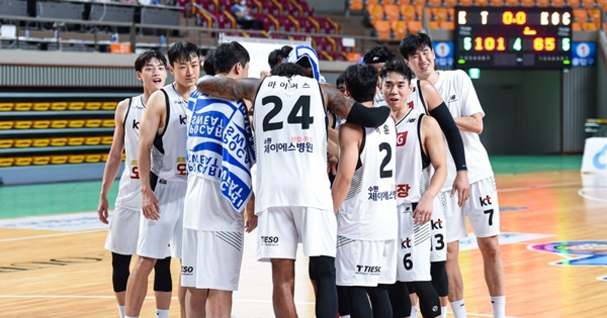 '라렌 18점' KT, KGC 완파하고 컵대회 첫 승