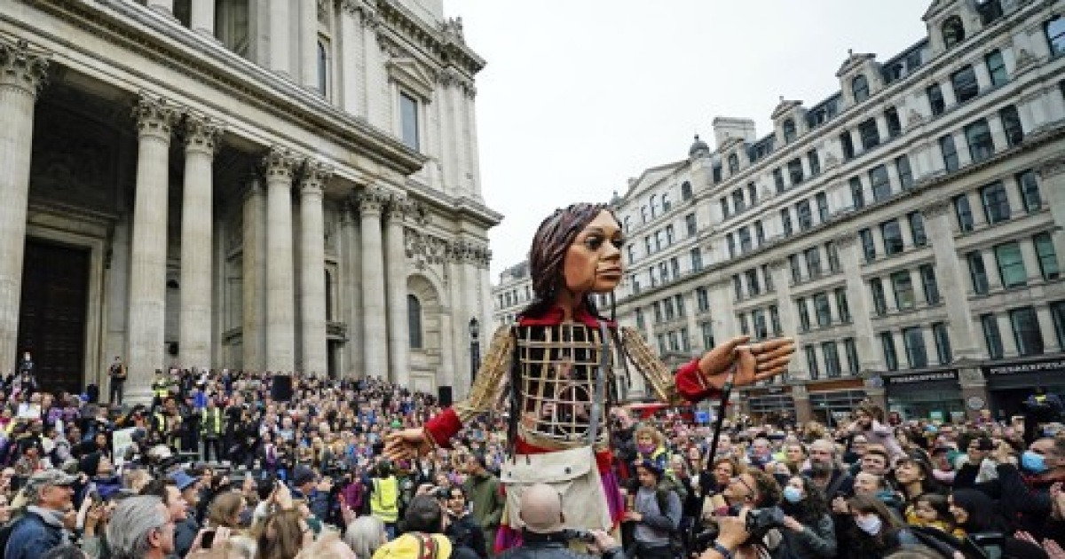 Britain Giant Puppet