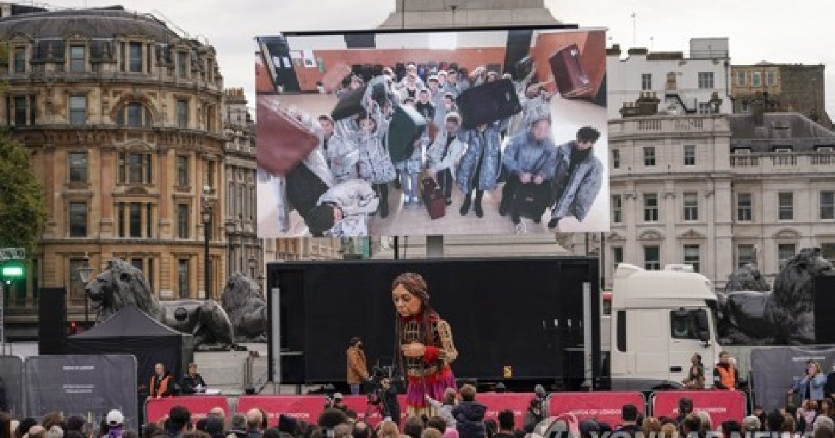 Britain Giant Puppet