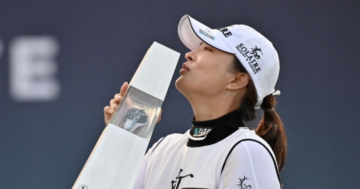 '세계 1위 탈환' 고진영, 한국 LPGA 200승·상금복 겹경사
