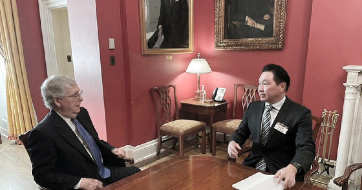 SK chairman meets with U.S. lawmakers to discuss investments