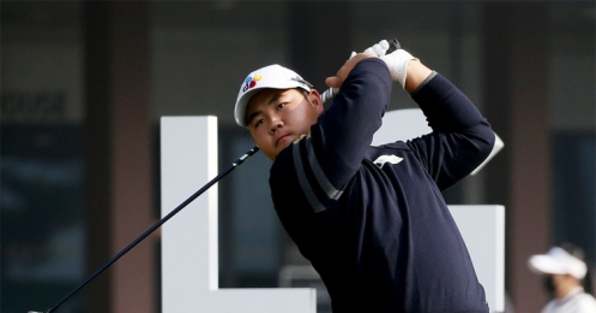 '타이틀 경쟁' 김주형, KPGA 최종전 2R 공동2위..박상현은 12위 [LG시그니처]