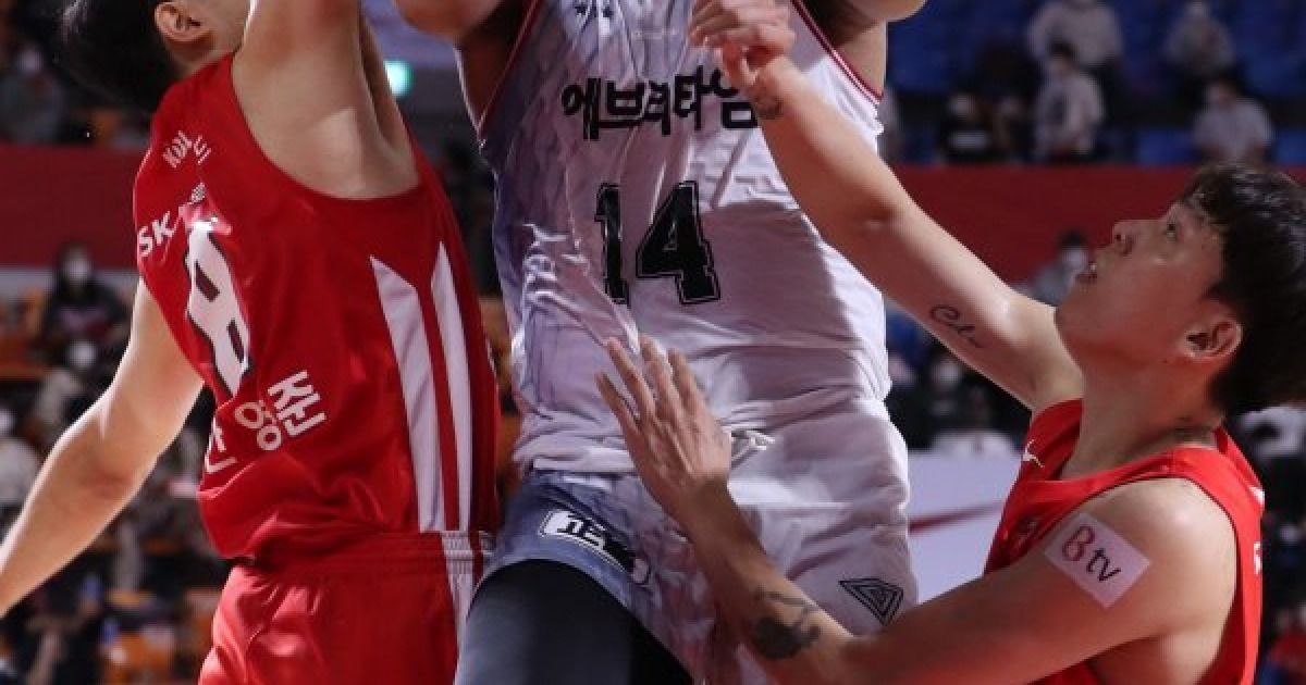 선두 만나면 힘내는 KGC, 1R 이어 2R도 승리..SK 6연승 저지