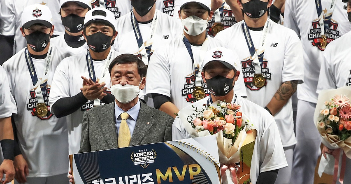 [KS] 19년간 그리던 무대서 MVP로 뽑힌 박경수 "팀 KT가 MVP"(종합)