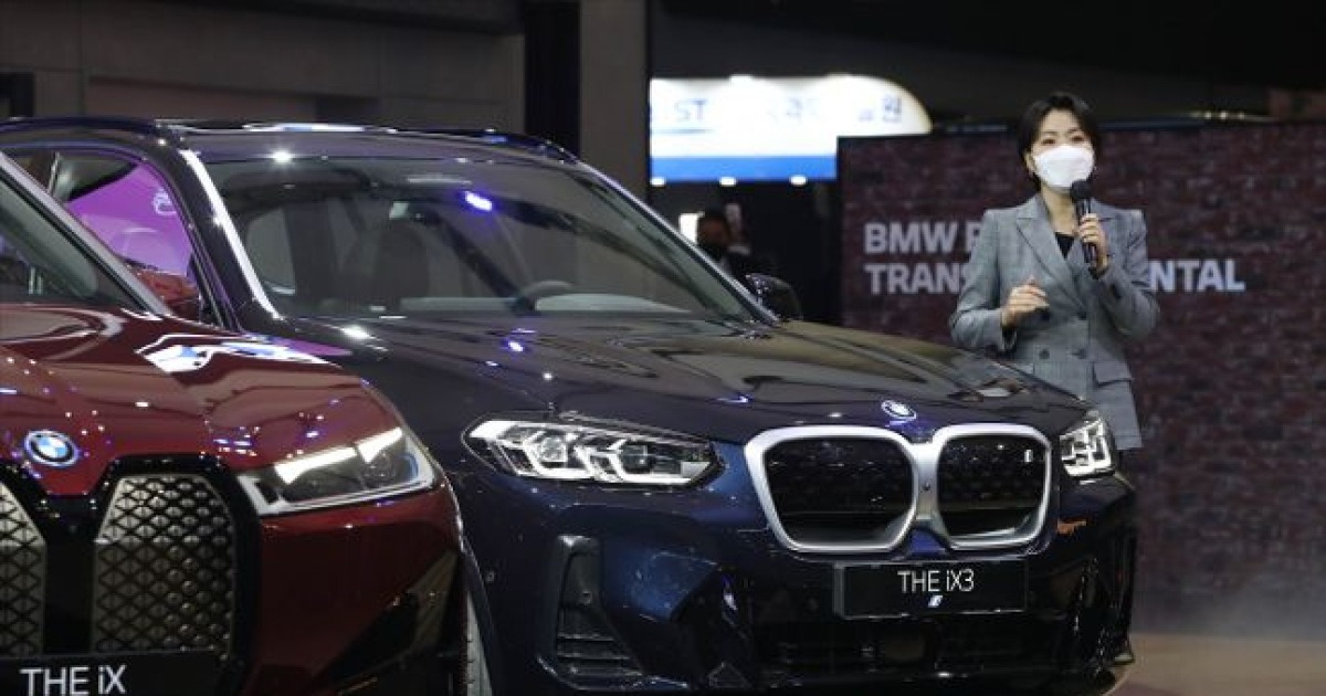 공개되는 BMW 'iX4'