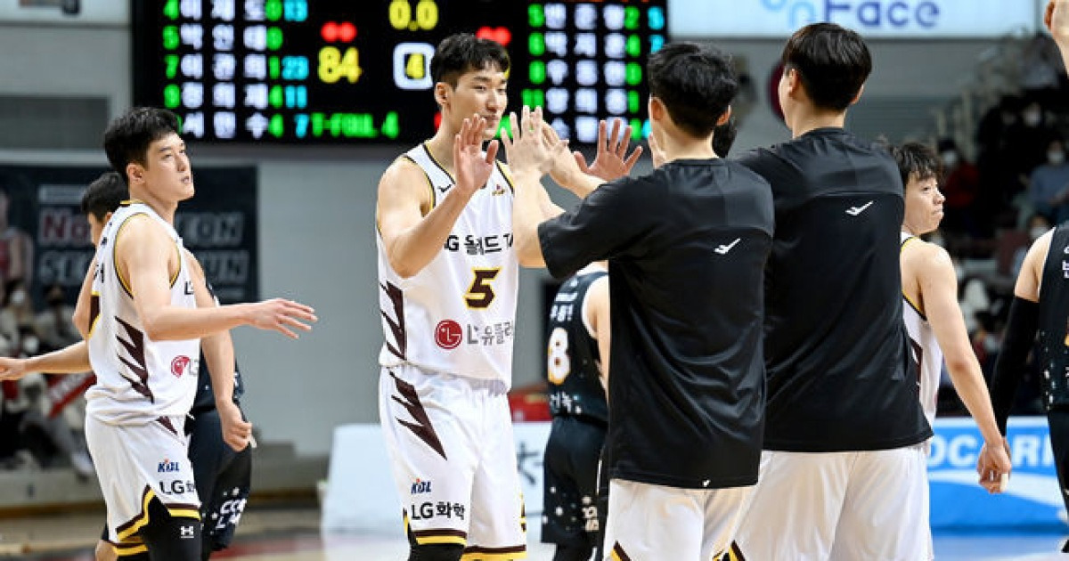 창원LG,'KGC 상대 84-69 승리' [사진]