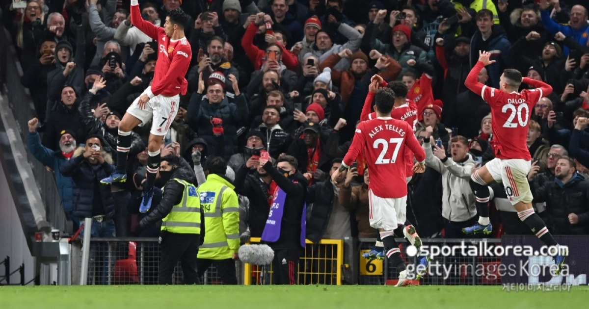 [EPL 14R] '호날두 멀티골' 맨유, 아스널에 3-2 승리..'이제 랑닉이 온다'
