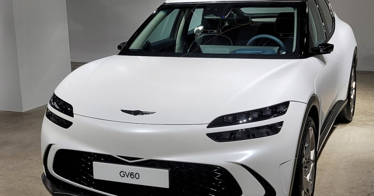 자동차 기자가 뽑은 12월의 차 '제네시스 GV60'.. "최대 451km 주행"