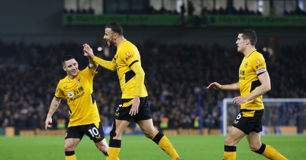 [EPL 17R] '황희찬 햄스트링 부상' 울버햄프턴, 브라이턴에 1-0 승..'5G 만에 승리'