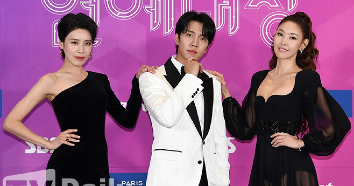 [TD포토] 장도연-이승기-한혜진 '믿고보는 연예대상 3MC'