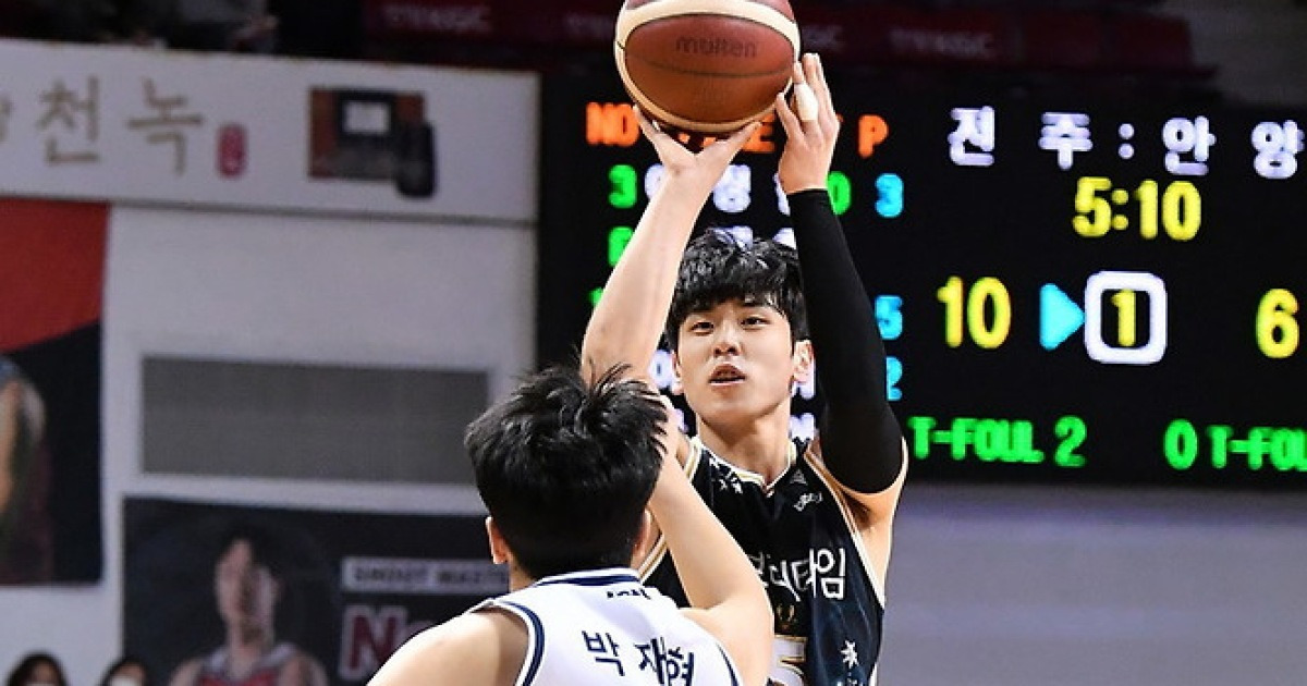 '변준형 커리어하이 31점' KGC, KCC에 진땀승