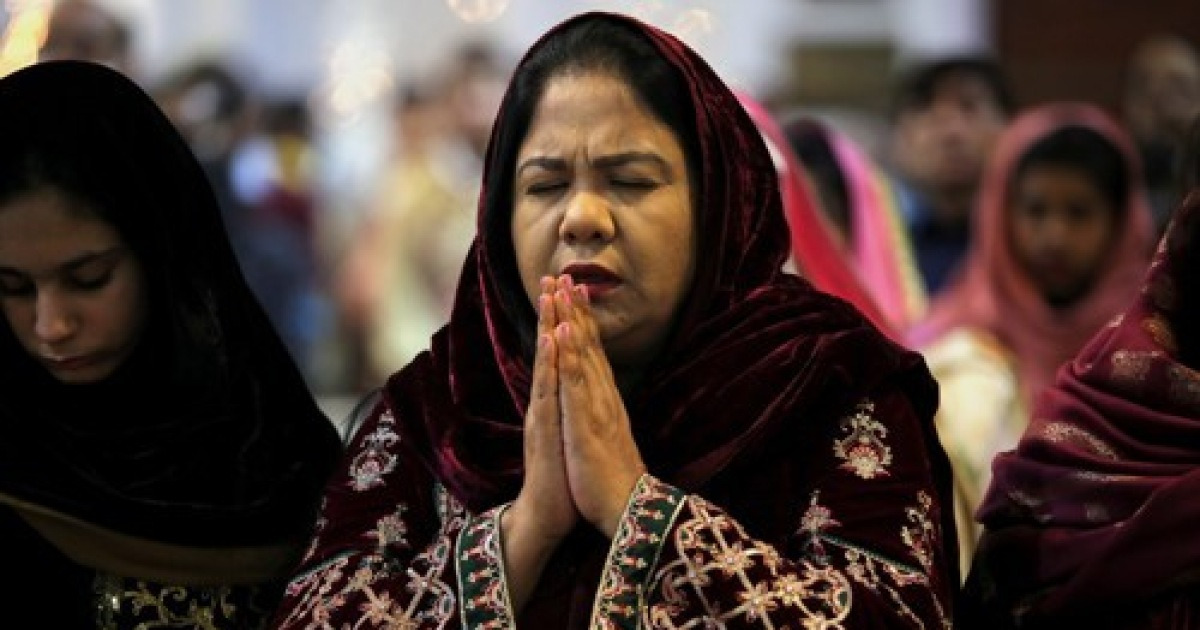 PAKISTAN HOLIDAYS TRADITIONS CHRISTMAS MASS