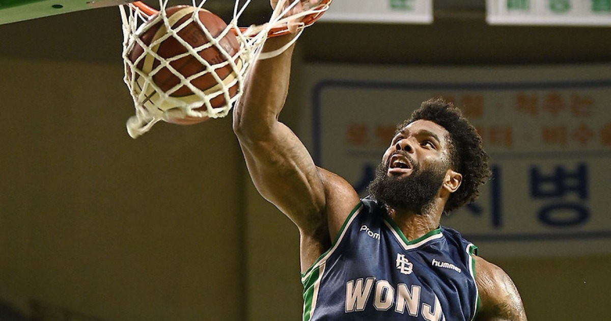 '강상재·프리먼 더블 더블' DB, KCC 6연패 빠뜨렸다