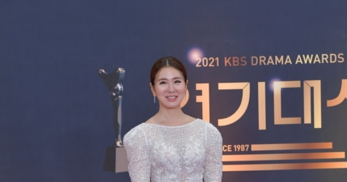 [TEN 포토] 이일화 '고혹적인 드레스 자태' (KBS 연기대상)